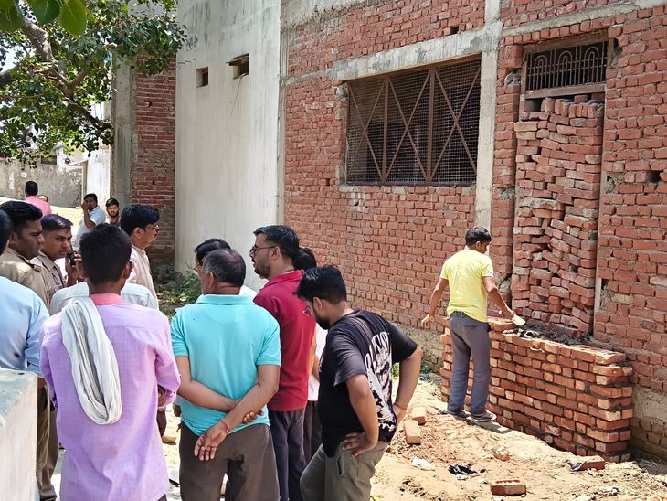 Nawabganj Temple Gate Dispute | Nagar Parishad Builds Wall