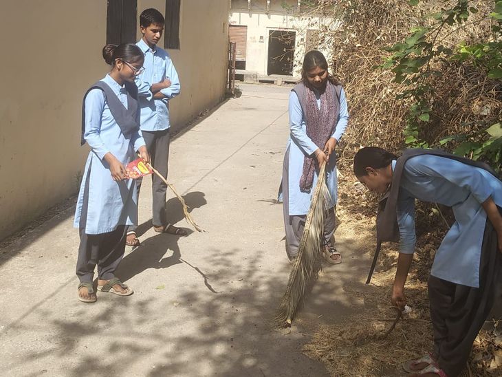 Mahatma Gandhi School Bohera Campus Beautification Shramdaan