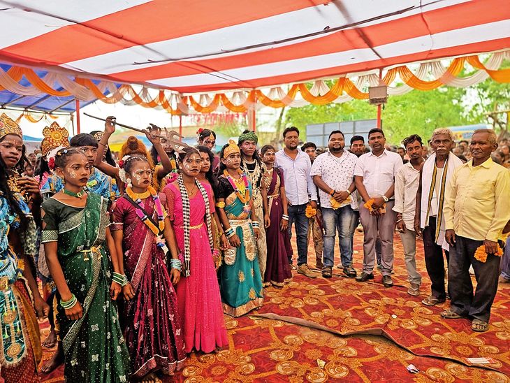 Chhau artistes mesmerized the audience with their performances.