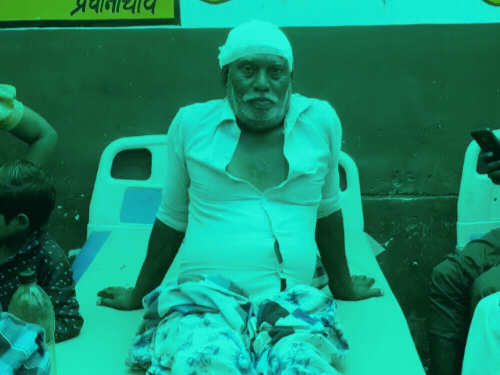 Hardoi Accident | Chhappar Dalte Deewar Girne Se 3 Ghayal