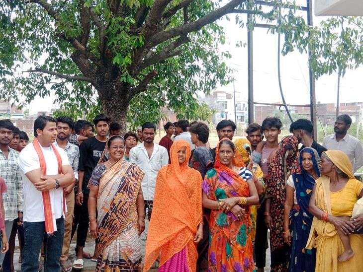 Gauhaniya Villagers Protest Power House Over Transformer Issue