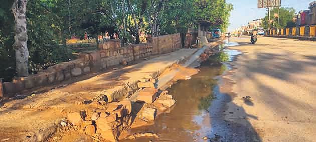 Leakage in front of the Collectorate led to waterlogging up to the ...