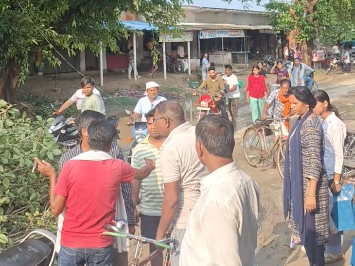 Sohanpur-Chherihan Road Blocked; Power Poles Break in Bankata