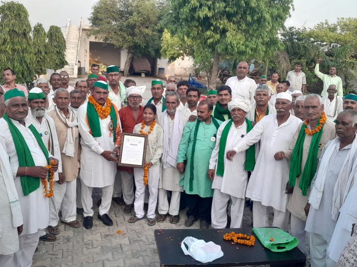 Aligarh Biyun President Veer Karan Fauji Honored | Data Khurd Village