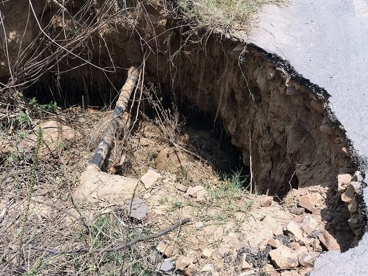 Chandauli Road Subsidence Near Aihi Village | Danger For Commuters