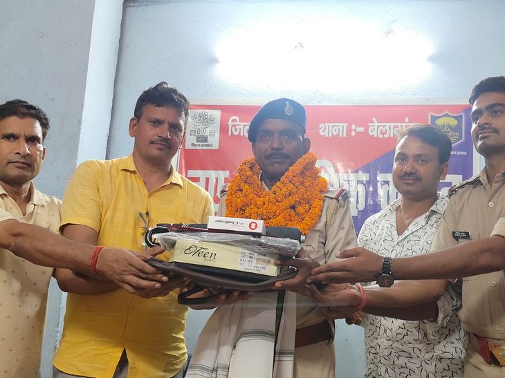 Belaganj Police Station SI Shiv Vachan Singh Retires After 28 Years