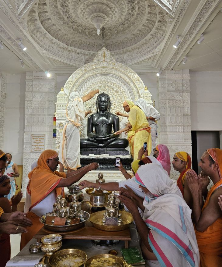 Devotion shown in Mahamastakabhishek, Shantidhara and Bhaktamar worship