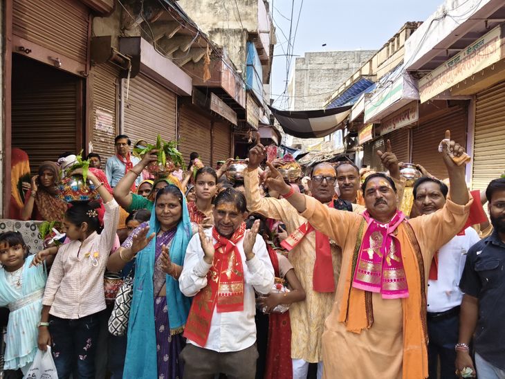 A procession was organised in Bari for the Bhagwat Katha Gyan Yagya.