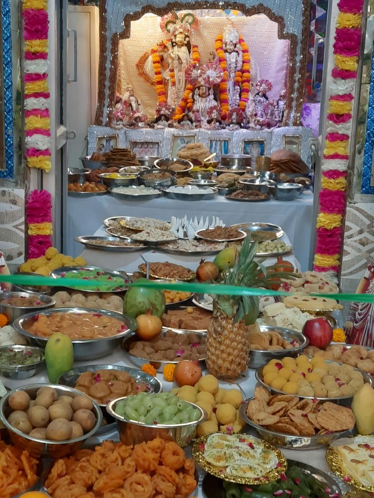 Tableau of 56 offerings decorated on the full moon day