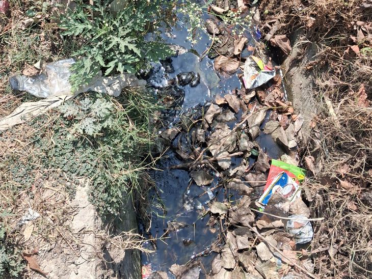 Puraina Village Choked Drains | Bad Smell, Disease Risk Rises