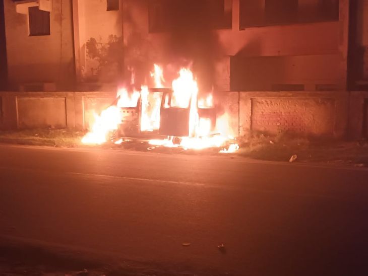 Etah Car Fire | Owner Accused of Setting Blaze; Police Probe