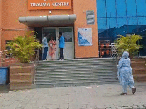 Patna LNJP Hospital X-Ray ECG Machine Down | Patients Forced Private ...