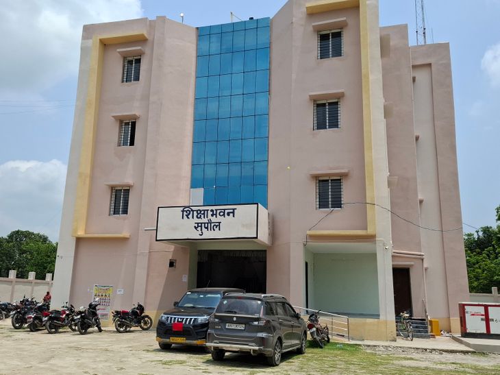Supaul Student Beating Allegation | Parents Seek Justice From DEO
