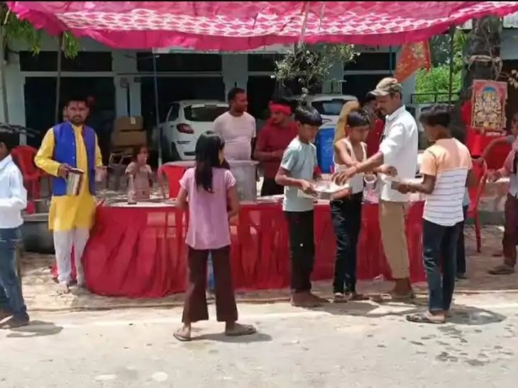 Chhatoh Sharbat Distribution | Relief From Heat For Devotees & Travelers