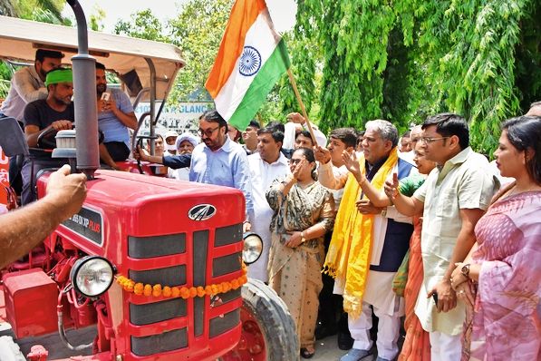 Panchayat Minister flagged off the water tanker.
