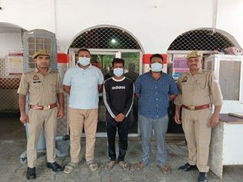 Pilkhuwa Police Arrest 3 Absconders | Operation Talash Hapur