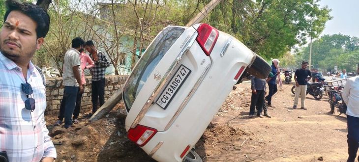 While trying to save a pedestrian, the car collided with an electric ...