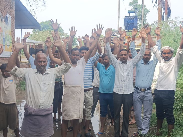 Nademau Drainage Woes | Villagers Protest, Demand Nala Construction