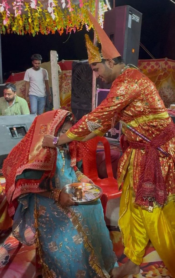 Devotees gathered at the conclusion of Nani Bai Ro Mairo Katha