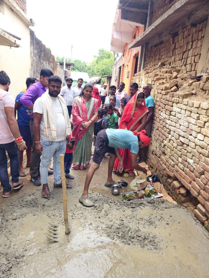 Nagar Panchayat President and Councilor started construction of road ...