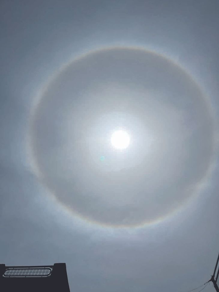 Amazing sight... a huge bright circle around the sun