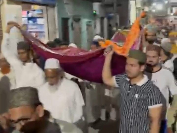 Hathras Urs: Aman-Chain Dua at Hazrat Khwaja Din Ali Shah Baba Dargha