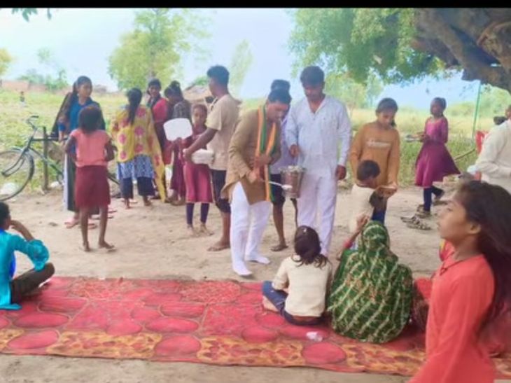 Sidhauli Bagad Bhandara: Prasad Served to Hundreds; Kids Take Out ...