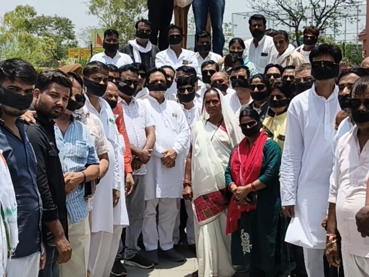 Dewas Congress Protests CM Statement, Demands Apology | Black Band