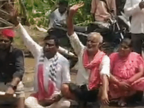 Tirwa Waterlogging Protest Ends | SP Assurance From Tehsildar, PWD