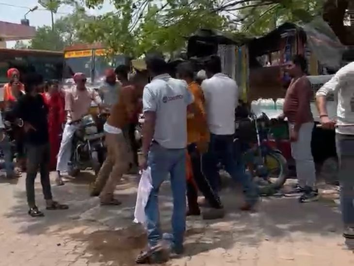 Eta Bus Stand Youth Fight | Viral Video Of Passenger Dispute