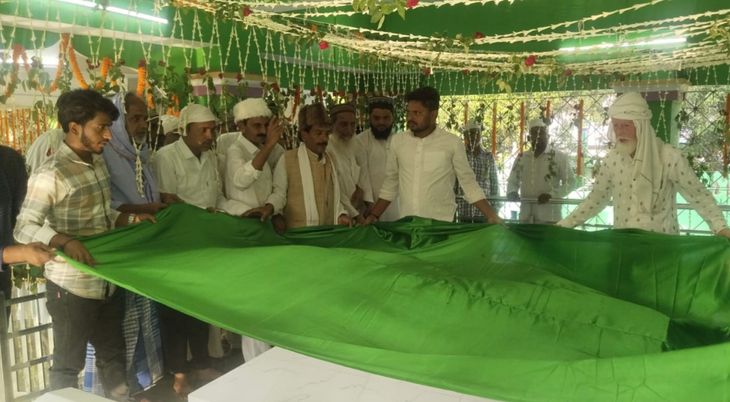 The Chadar Poshida was performed with devotion and prayers were offered ...