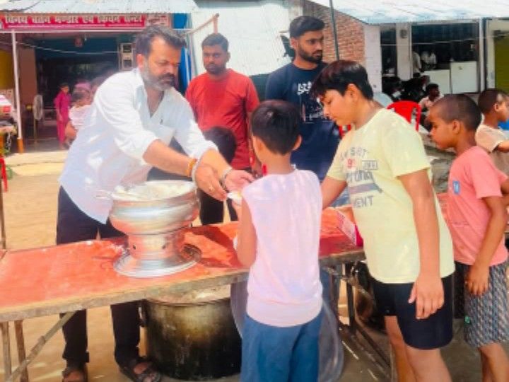 Gonda Bade Mangal Bhandara | Prasad Served, Devotional Atmosphere