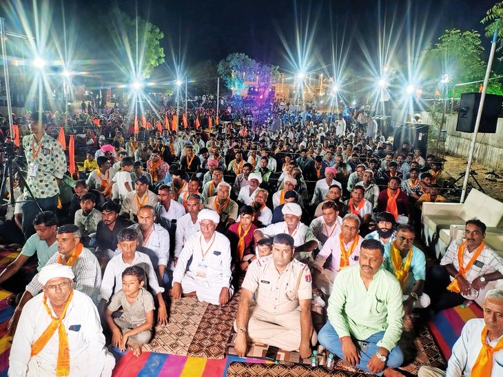 Mandar: Singing the glory of Gurudev in the cowshed, honoring the ...