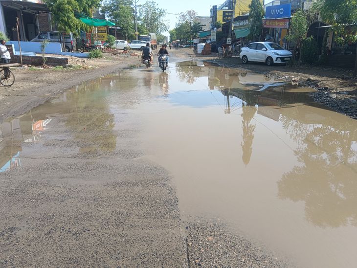 Dalot Rain Causes Waterlogging | Ratlam-Pratapgarh Road Flooded
