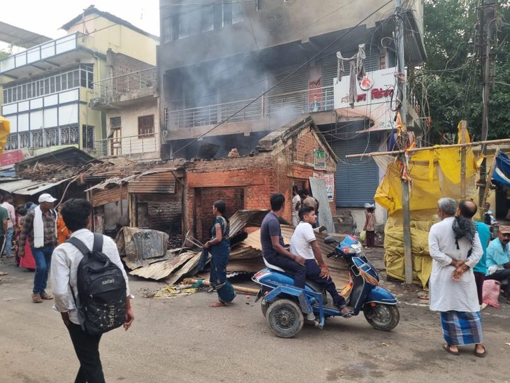 Bakhtiyarpur Fire | Station Road Shops Destroyed, Lakhon Ka Nuksan