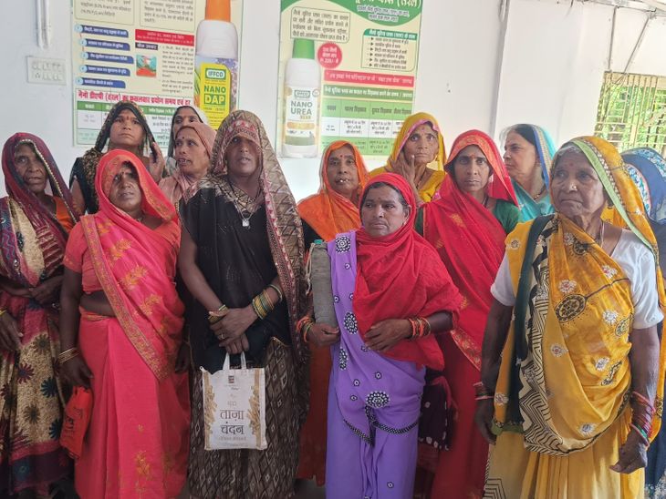 Sanchi Villagers Carry Patients on Charpoys Due to Bad Roads | Bishankheda