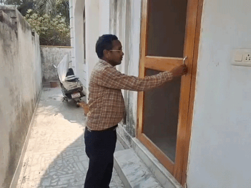Varanasi Band Makaan Chori | Rs 1.50 Lakh Goods Missing