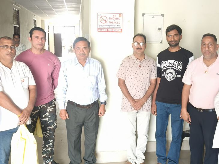 Khatima Anti-Drug Pamphlets Distributed at Public Places