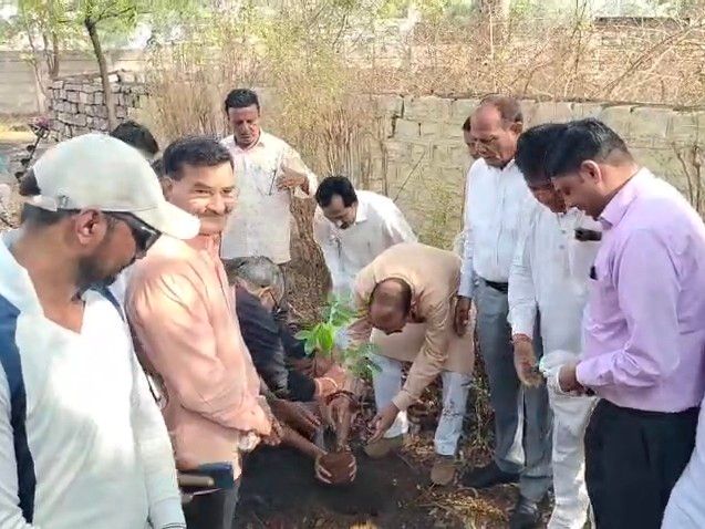 Nemach Elected Officials & Officers Clean & Plant Saplings at Shaheed Park