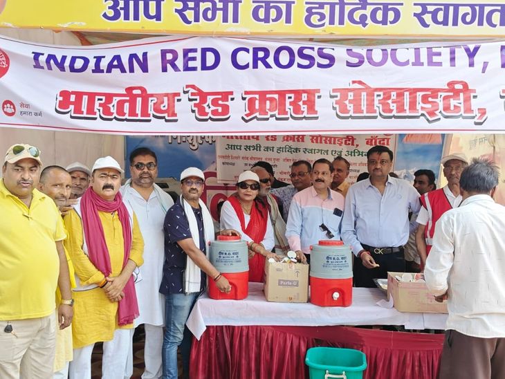 Banda Red Cross Offers Cool Water & Sharbat to Commuters Amidst Heatwave