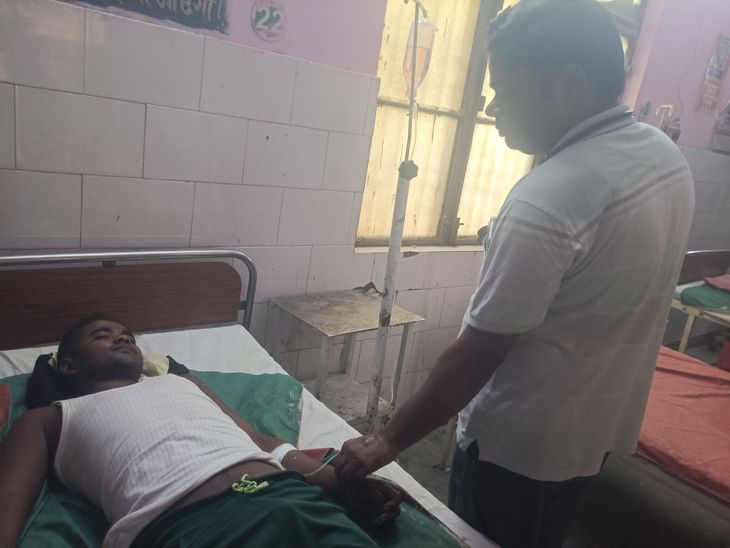 Kaimganj Youth Bitten Poisonous Insect | Referred Lohia Hospital