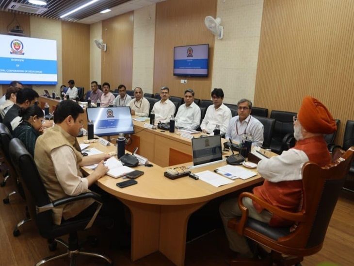 LG Delhi Parks CSR Meet MCD Commissioner; Illegal Construction Action ...