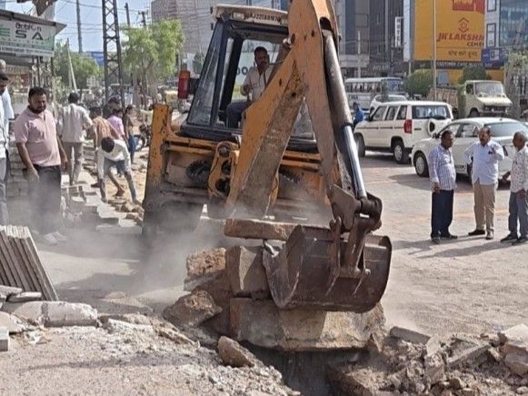 Pali Nagar Nigam Cleans Nalas Ahead of Monsoon, Removes Encroachments