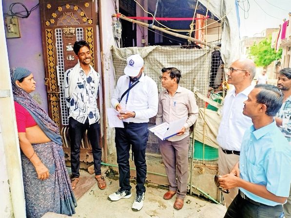 Hindauli: The director went door to door to inspect the house listing work.