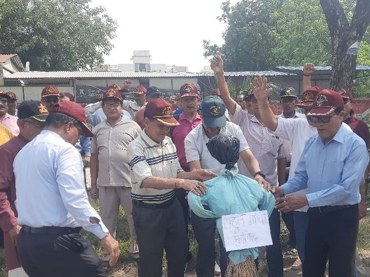 Khatima Protest Against Rahul Gandhis Uttarakhand Visit; Ex-Soldiers ...