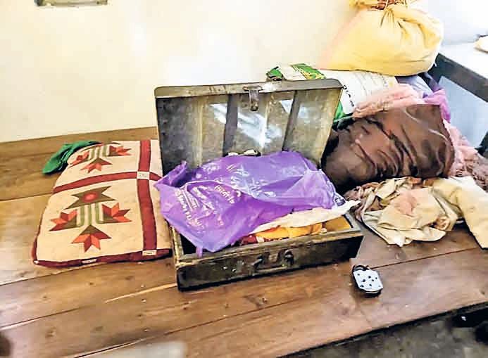Jewellery and cash worth lakhs stolen from a house in Kharka Basant North