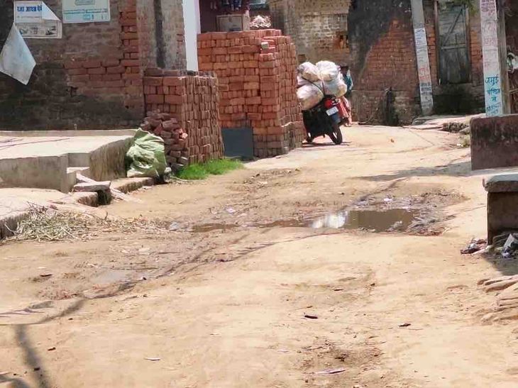 Harhkhora-Jagdaur Road Repair Protest | Mahrajganj Villagers Demand Action