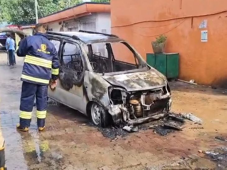 Jehanabad Petrol Pump Car Fire | Fire Brigade Douses Flames, Major ...