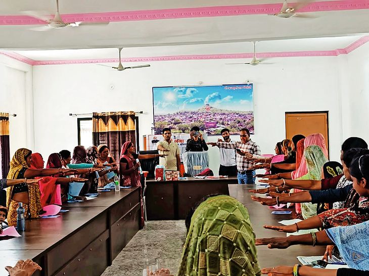 Training given on water conservation and natural farming