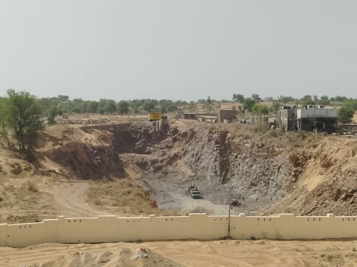 Illegal mining and blasting pose a threat to government buildings.